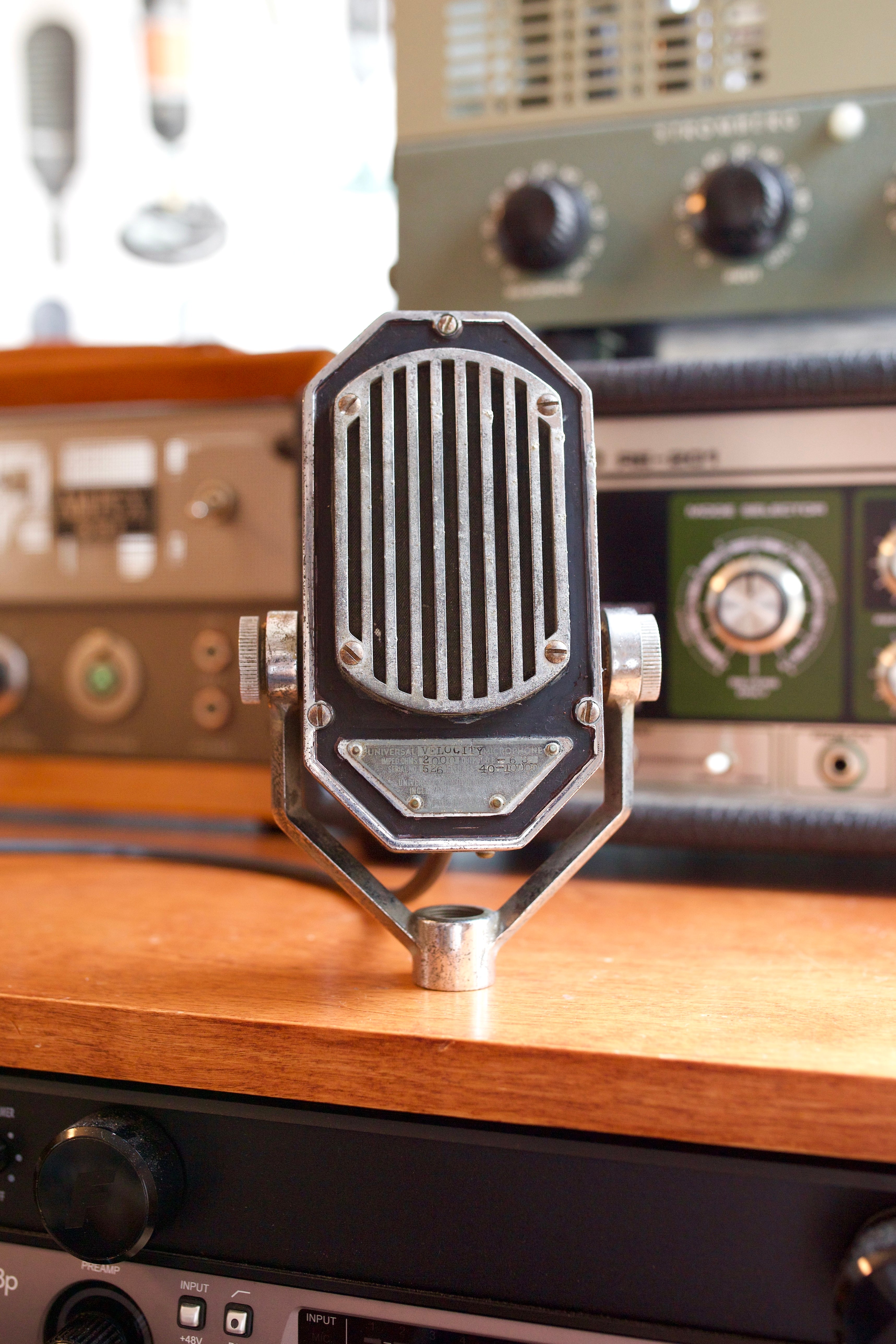 Universal M4 Ribbon Microphone – Cole Picks Vintage